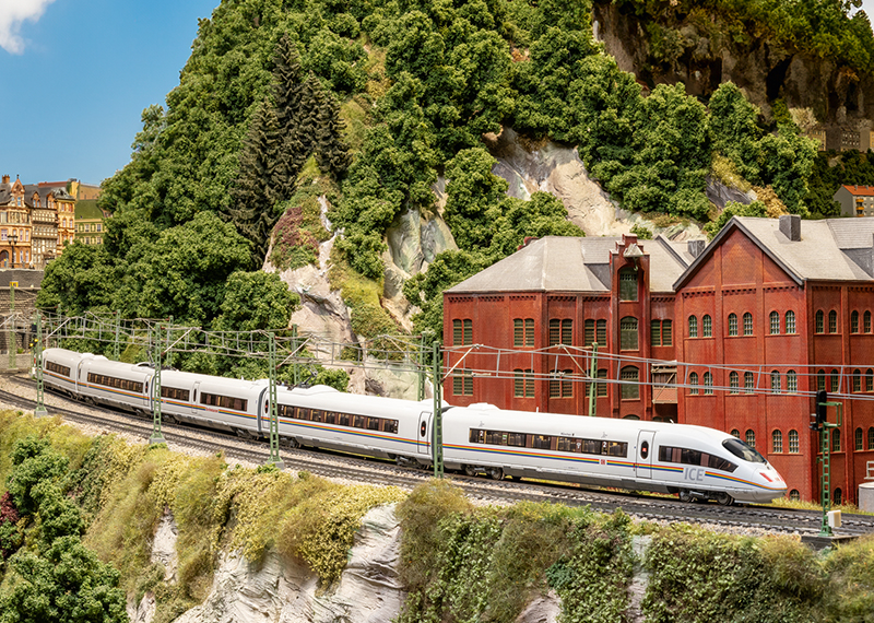 ICE 3 Powered Rail Car Train, Class 403 "railbow" | Maerklin US