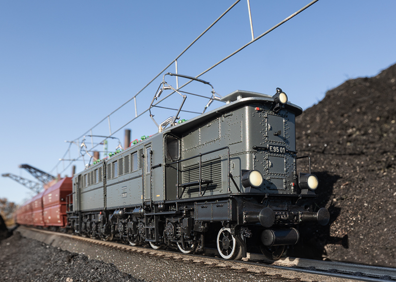 Class E 95 Electric Locomotive | Märklin Website DE