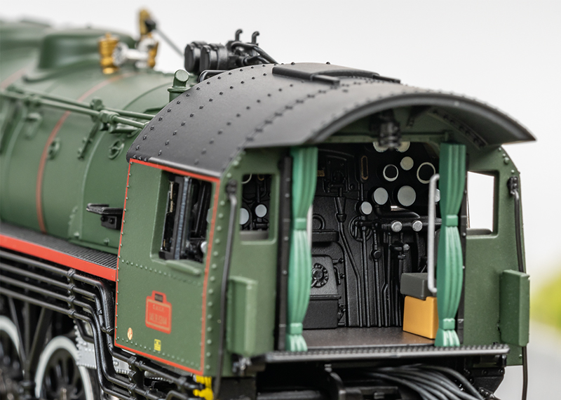 Class 141.R Steam Locomotive. Road Number 1244 | Trix Websites
