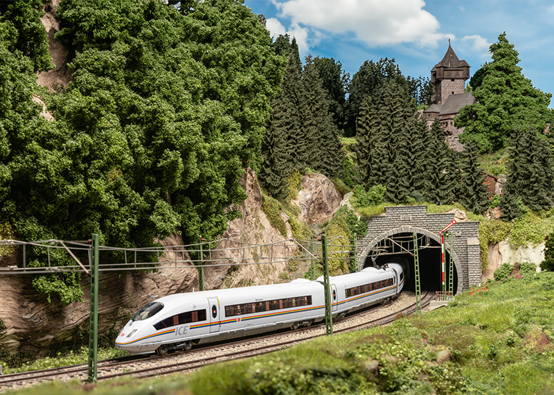 ICE 3 Powered Rail Car Train, Class 403 "railbow" | Maerklin US