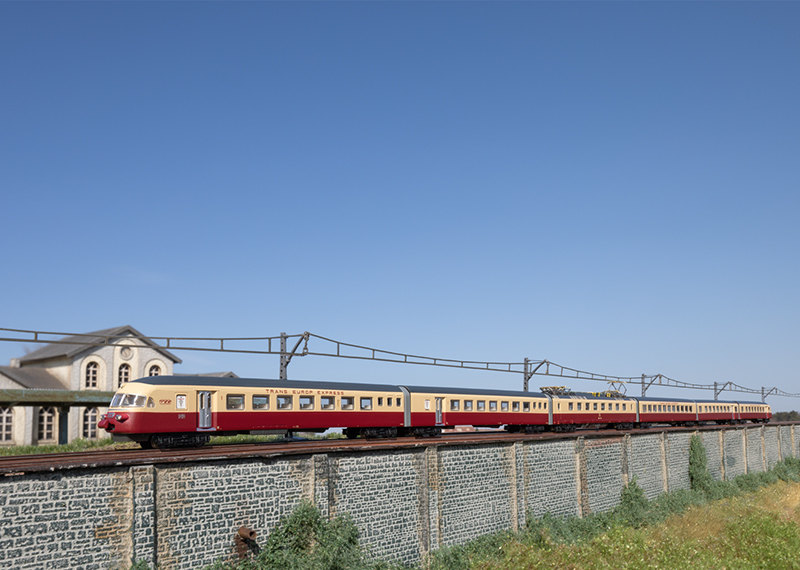 Class RAe TEE II Express Powered Rail Car Train | Maerklin US
