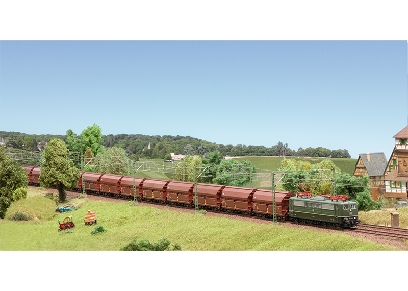 Class 151 Electric Locomotive | Maerklin US