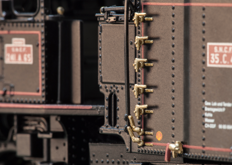 SNCF Class 241-A Express Train Steam Locomotive | Trix Websites