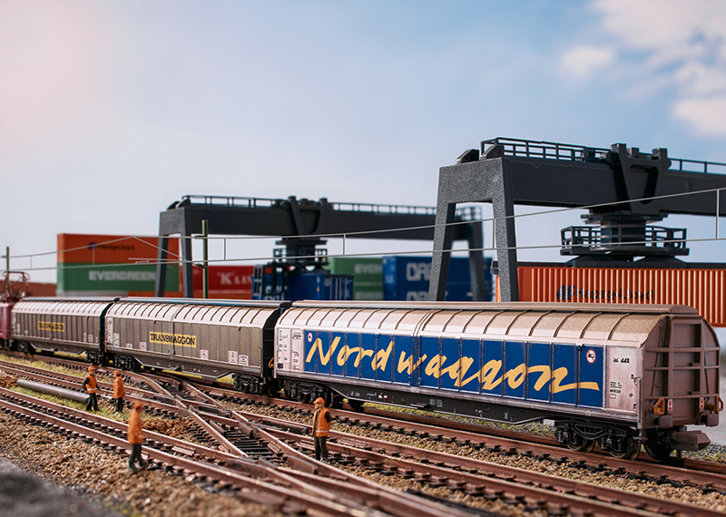 "Transwaggon" Sliding Wall Boxcar Set | Trix Websites