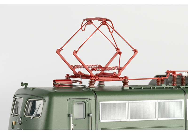 Class 151 Electric Locomotive | Maerklin US