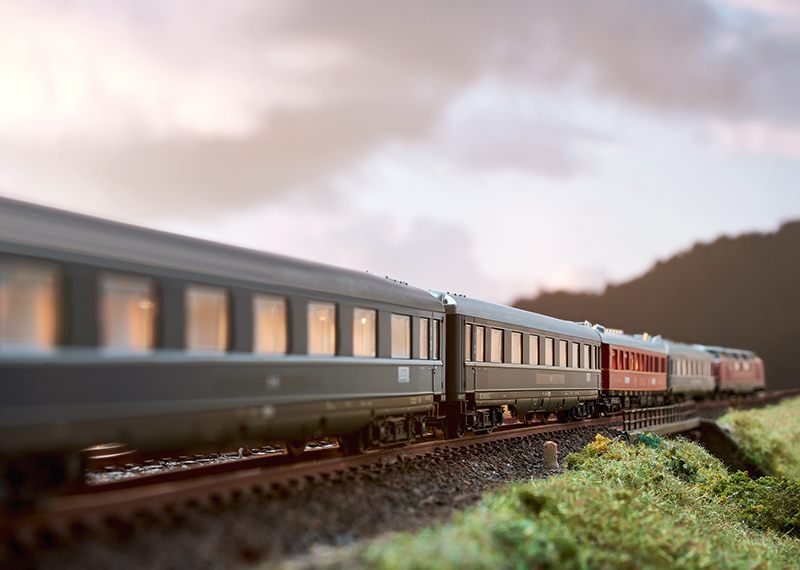 "F 41 Senator" Express Train Passenger Car Set | Trix Websites